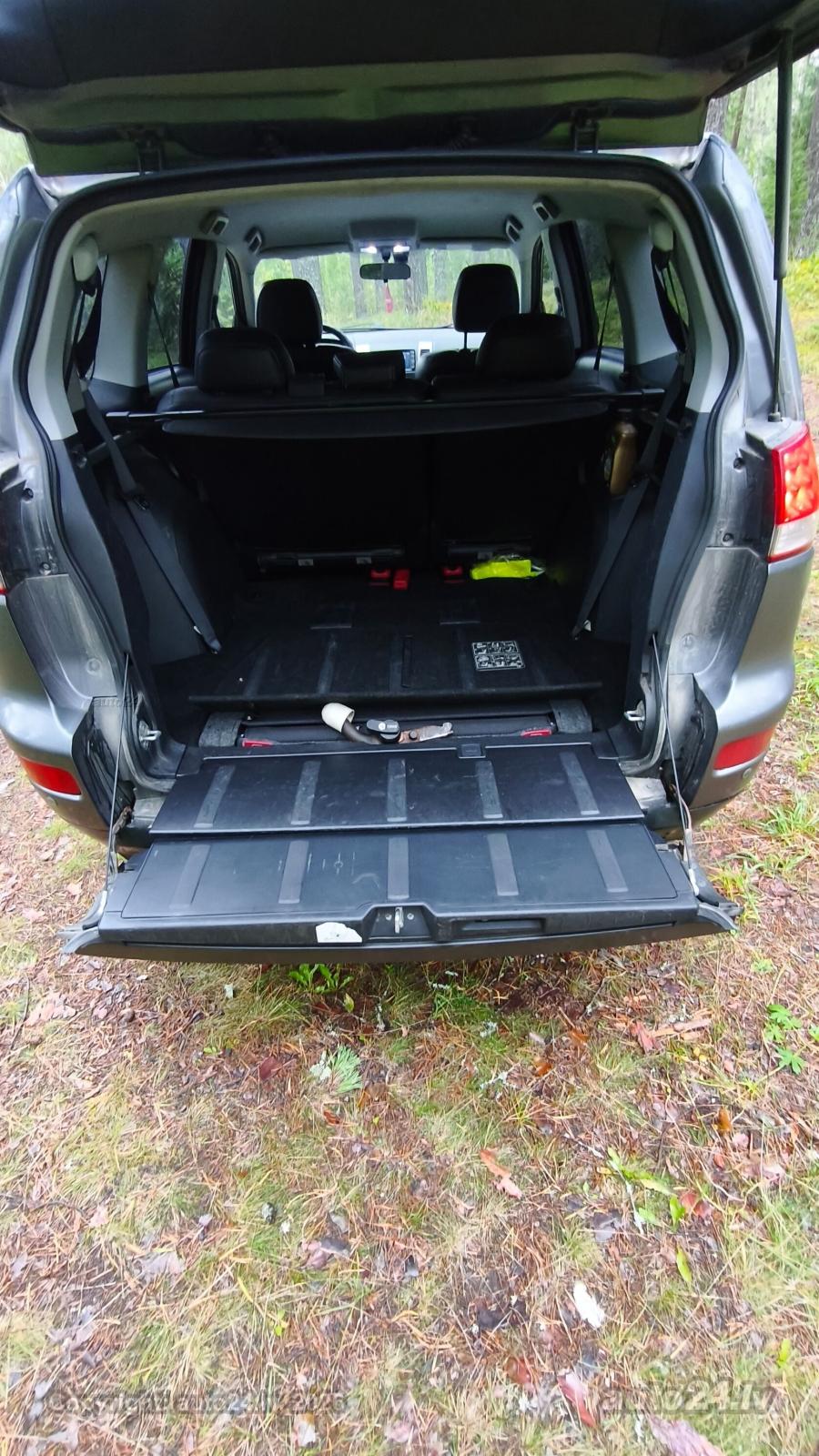 Pelēks Citroen C-Crosser 2010 Veru, ar dzinēja tilpumu 2.20 L un nobraukumu 279 tūkst. km par 2300 €, foto 11 vietnē AUTOMOTO.COM.LV