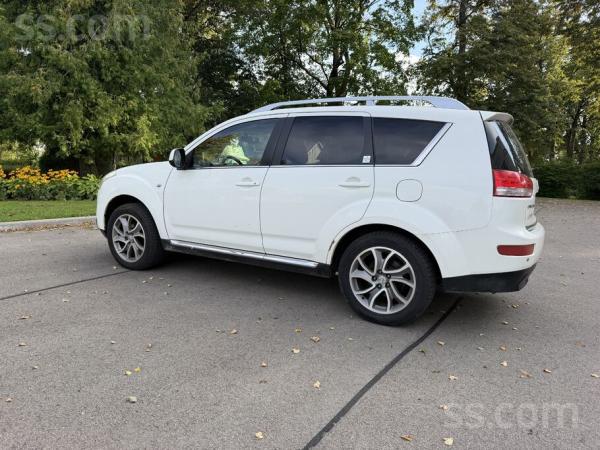 Ситроен С-Кроссер 2008 в Даугавпилс на AUTOMOTO.COM.LV Белый Ситроен С-Кроссер 2008 в Даугавпилс, объемом двигателя 2.20 л и пробегом 268 тыс. км за 3200 €, фото 4 на AUTOMOTO.COM.LV