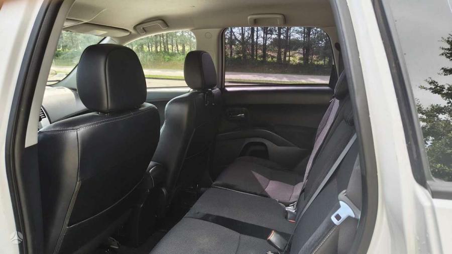 Balts Citroen C-Crosser 2011 Tauragė, ar dzinēja tilpumu 2.18 L un nobraukumu 314 tūkst. km par 4200 €, foto 12 vietnē AUTOMOTO.COM.LV
