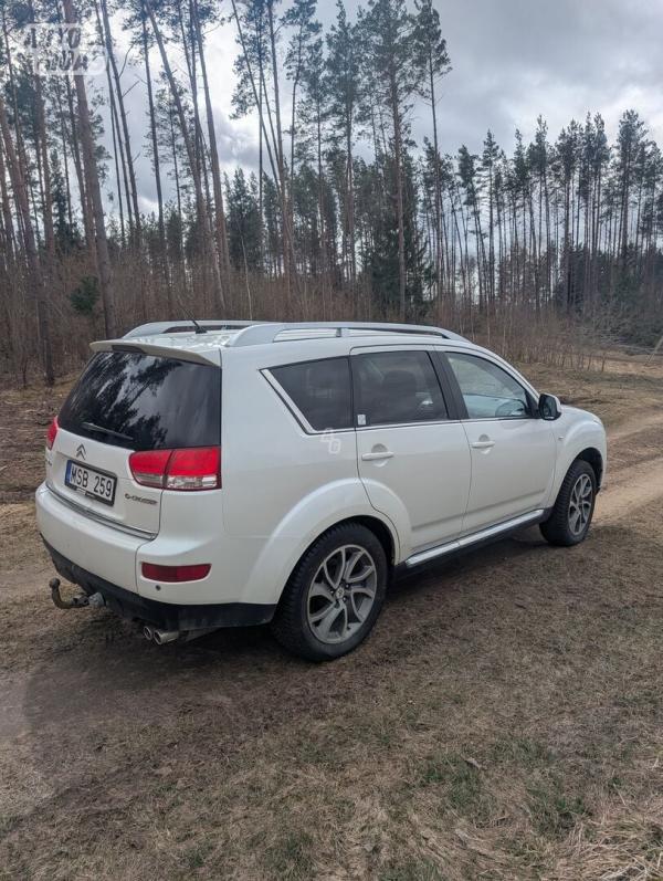 White Citroen C-Crosser 2012 in Vilnius, with an engine capacity of 2.20 L and mileage of 337 thousand km for 4100 €, photo 5 on AUTOMOTO.COM.LV