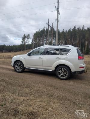White Citroen C-Crosser 2012 in Vilnius, with an engine capacity of 2.20 L and mileage of 337 thousand km for 4100 €, photo 8 on AUTOMOTO.COM.LV