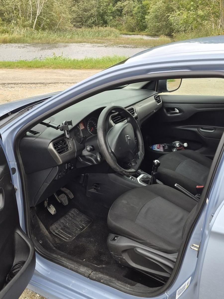 Zils Citroen C-Elysee 2013 Rakvere, ar dzinēja tilpumu 1.60 L un nobraukumu 321 tūkst. km par 1700 €, foto 23 vietnē AUTOMOTO.COM.LV