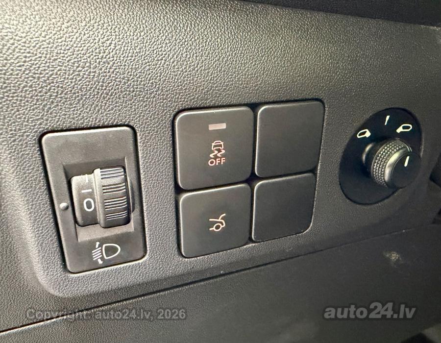 Pelēks Citroen C-Elysee 2013 Tallina, ar dzinēja tilpumu 1.20 L un nobraukumu 212 tūkst. km par 2499 €, foto 13 vietnē AUTOMOTO.COM.LV