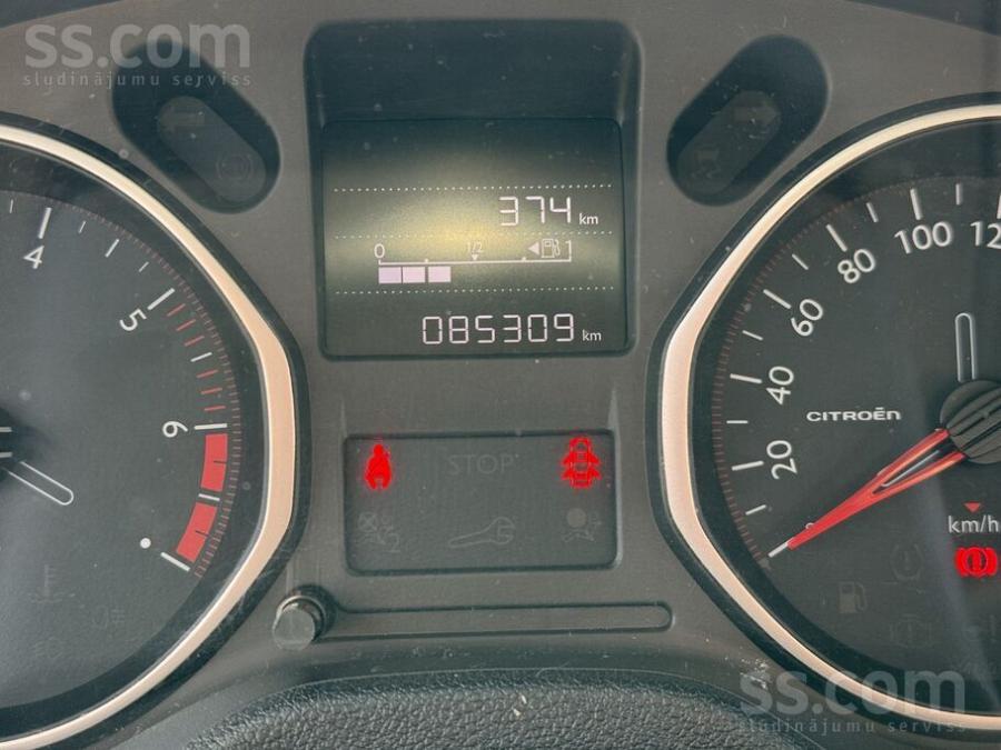 Pelēks Citroen C-Elysee 2017 Rīga, ar dzinēja tilpumu 1.20 L un nobraukumu 85 tūkst. km par 5000 €, foto 6 vietnē AUTOMOTO.COM.LV