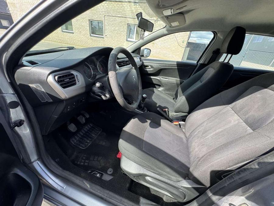 Pelēks Citroen C-Elysee 2018 Tauragė, ar dzinēja tilpumu 1.20 L un nobraukumu 176 tūkst. km par 2400 €, foto 12 vietnē AUTOMOTO.COM.LV