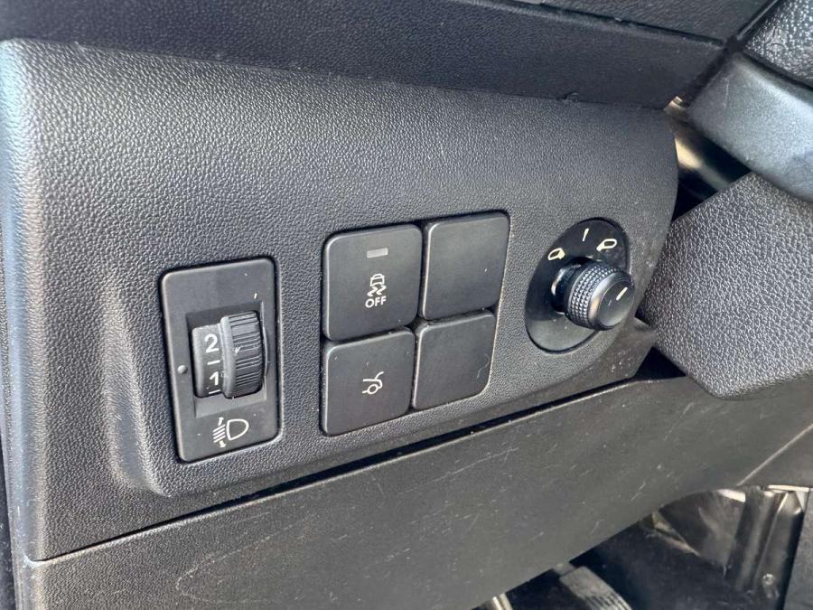 Pelēks Citroen C-Elysee 2018 Tauragė, ar dzinēja tilpumu 1.20 L un nobraukumu 176 tūkst. km par 2400 €, foto 18 vietnē AUTOMOTO.COM.LV