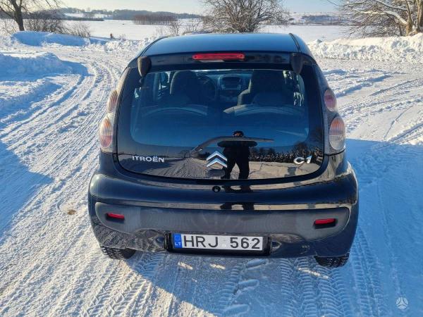 Black Citroen C1 2009 in Siauliai, with an engine capacity of 1.00 L and mileage of 133 thousand km for 1650 €, photo 5 on AUTOMOTO.COM.LV