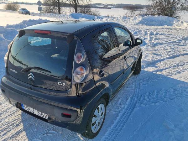 Black Citroen C1 2009 in Siauliai, with an engine capacity of 1.00 L and mileage of 133 thousand km for 1650 €, photo 8 on AUTOMOTO.COM.LV