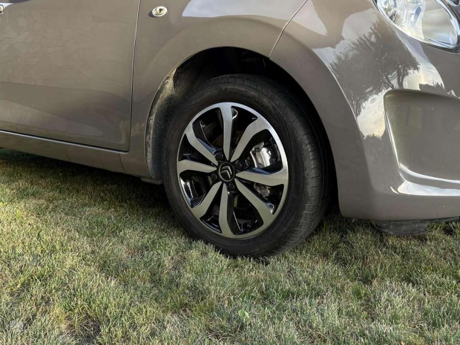 Green Citroen C1 2015 in Panevezys, with an engine capacity of 1.00 L and mileage of 145 thousand km for 5700 €, photo 6 on AUTOMOTO.COM.LV