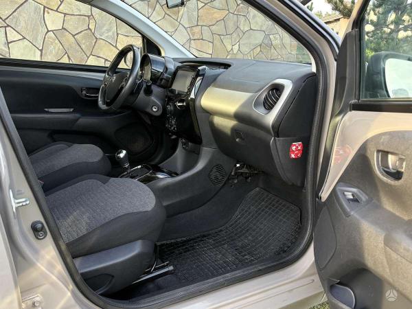 Zaļš Citroen C1 2015 Panevēža, ar dzinēja tilpumu 1.00 L un nobraukumu 145 tūkst. km par 5700 €, foto 9 vietnē AUTOMOTO.COM.LV