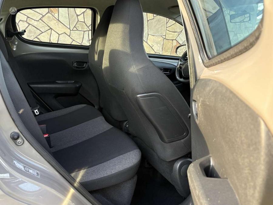 Green Citroen C1 2015 in Panevezys, with an engine capacity of 1.00 L and mileage of 145 thousand km for 5700 €, photo 12 on AUTOMOTO.COM.LV