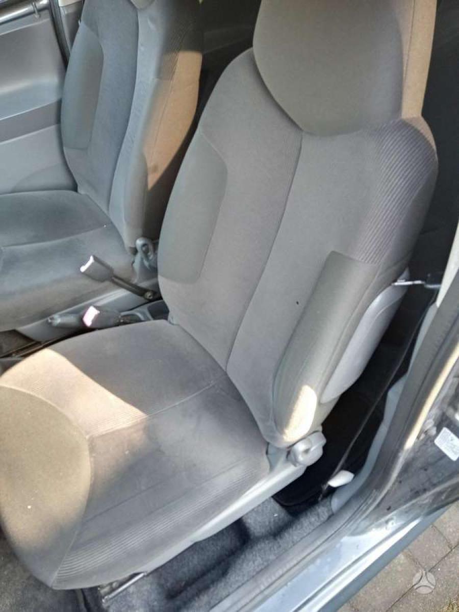 Pelēks Citroen C1 2007 Viļņa, ar dzinēja tilpumu 0.00 L un nobraukumu 282 tūkst. km par 750 €, foto 4 vietnē AUTOMOTO.COM.LV