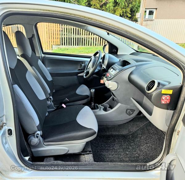 Pelēks Citroen C1 2008 Tallina, ar dzinēja tilpumu 1.00 L un nobraukumu 294 tūkst. km par 590 €, foto 7 vietnē AUTOMOTO.COM.LV