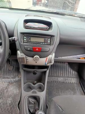 Red Citroen C1 2006 in Marijampole, with an engine capacity of 1.00 L and mileage of 167 thousand km for 999 €, photo 22 on AUTOMOTO.COM.LV