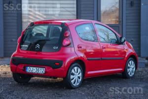 Red Citroen C1 2009 in Riga, with an engine capacity of 1.00 L and mileage of 178 thousand km for 2500 €, photo 5 on AUTOMOTO.COM.LV