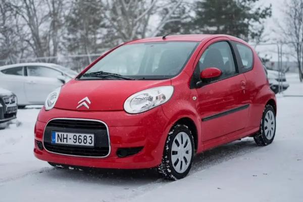 Sarkans Citroen C1 2009 Liepāja, ar dzinēja tilpumu 1.00 L un nobraukumu 84 tūkst. km par 2800 €, foto 1 vietnē AUTOMOTO.COM.LV