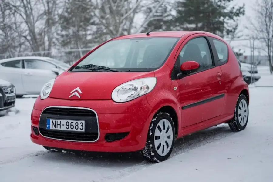 Red Citroen C1 2009 in Liepaja, with an engine capacity of 1.00 L and mileage of 84 thousand km for 2800 €, photo 1 on AUTOMOTO.COM.LV