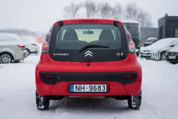 Sarkans Citroen C1 2009 Liepāja, ar dzinēja tilpumu 1.00 L un nobraukumu 84 tūkst. km par 2800 €, foto 3 vietnē AUTOMOTO.COM.LV