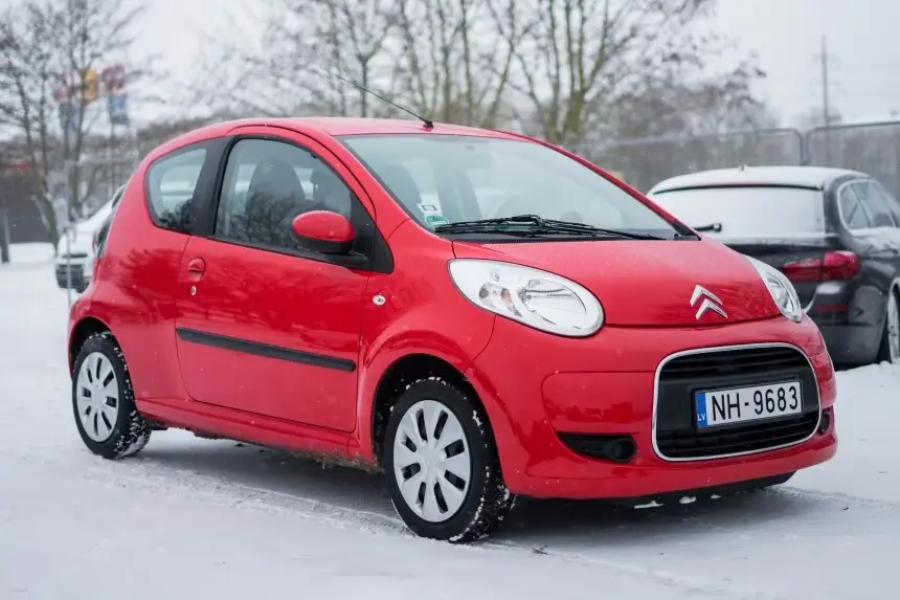 Red Citroen C1 2009 in Liepaja, with an engine capacity of 1.00 L and mileage of 84 thousand km for 2800 €, photo 6 on AUTOMOTO.COM.LV