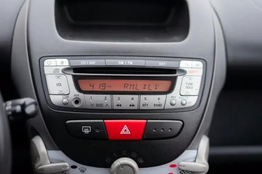 Red Citroen C1 2009 in Liepaja, with an engine capacity of 1.00 L and mileage of 84 thousand km for 2800 €, photo 14 on AUTOMOTO.COM.LV