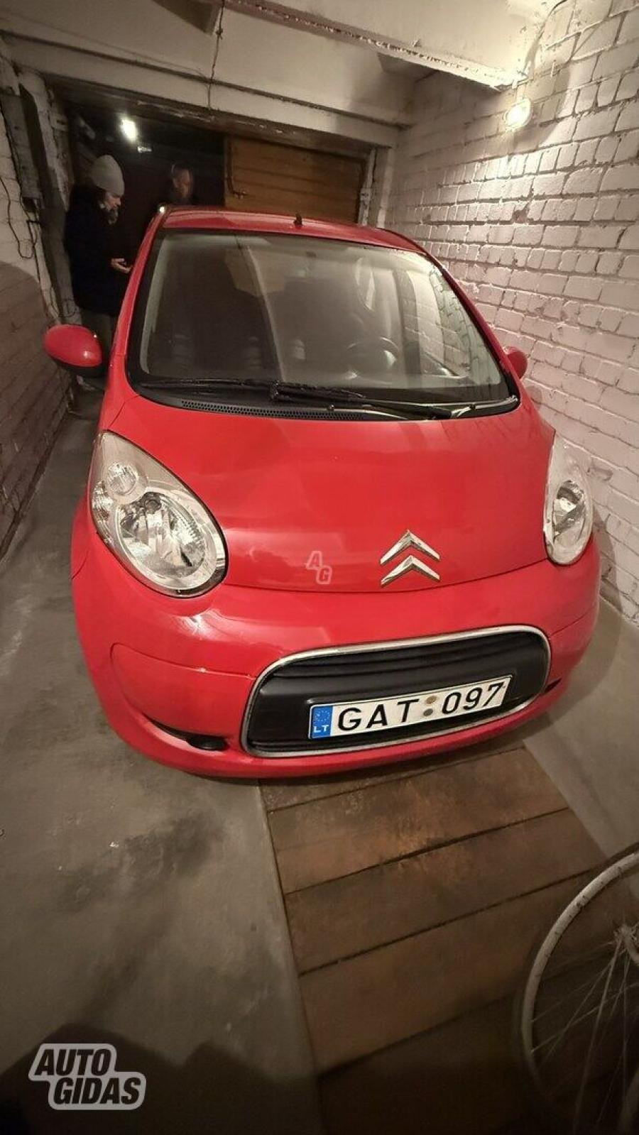 Red Citroen C1 2011 in Vilnius, with an engine capacity of 1.00 L and mileage of 38 thousand km for 3500 €, photo 14 on AUTOMOTO.COM.LV