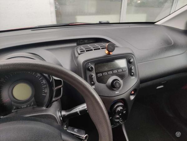 Red Citroen C1 2015 in Kedainiai, with an engine capacity of 1.00 L and mileage of 96 thousand km for 2900 €, photo 3 on AUTOMOTO.COM.LV