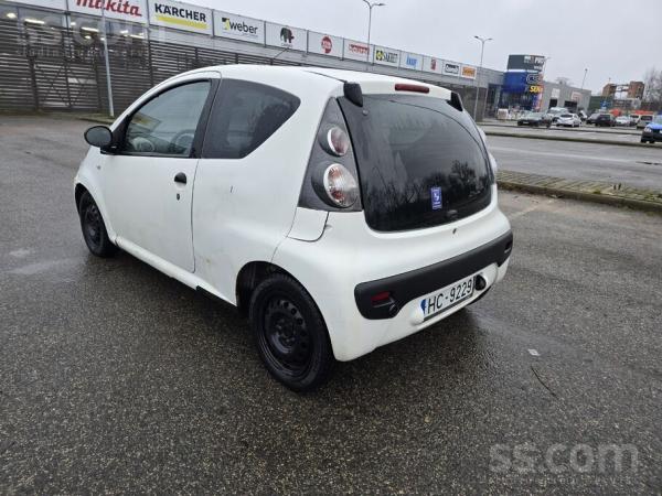 White Citroen C1 2007 in Riga, with an engine capacity of 1.00 L and mileage of 293 thousand km for 750 €, photo 4 on AUTOMOTO.COM.LV