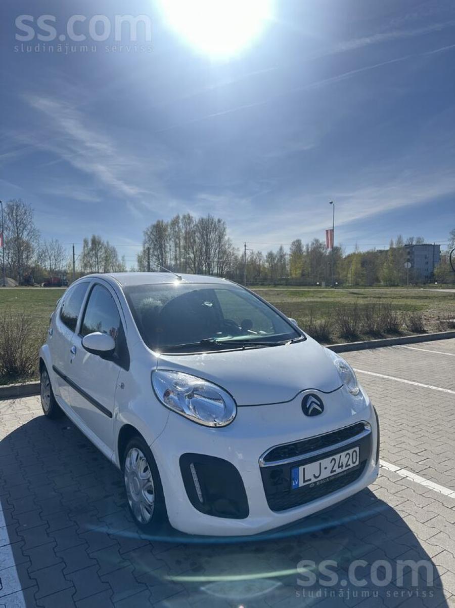 Balts Citroen C1 2014 Rīga, ar dzinēja tilpumu 1.00 L un nobraukumu 100 tūkst. km par 2550 €, foto 5 vietnē AUTOMOTO.COM.LV