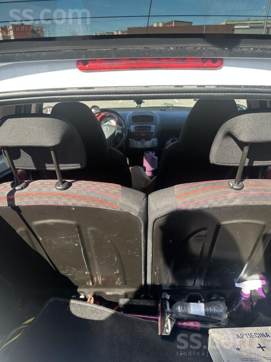 Balts Citroen C1 2014 Rīga, ar dzinēja tilpumu 1.00 L un nobraukumu 100 tūkst. km par 2550 €, foto 13 vietnē AUTOMOTO.COM.LV