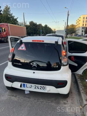 White Citroen C1 2014 in Riga, with an engine capacity of 1.00 L and mileage of 101 thousand km for 2700 €, photo 3 on AUTOMOTO.COM.LV