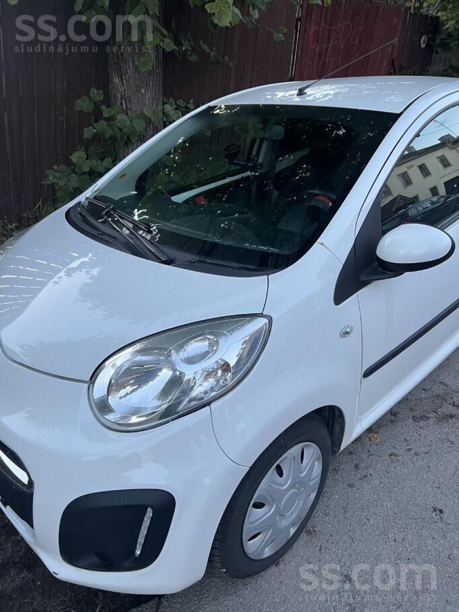 White Citroen C1 2014 in Riga, with an engine capacity of 1.00 L and mileage of 101 thousand km for 2700 €, photo 15 on AUTOMOTO.COM.LV