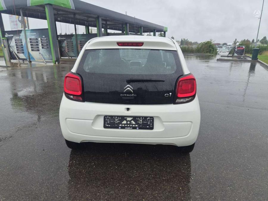 White Citroen C1 2016 in Utena, with an engine capacity of 1.20 L and mileage of 159 thousand km for 3650 €, photo 6 on AUTOMOTO.COM.LV