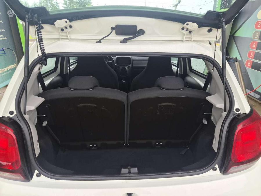 White Citroen C1 2016 in Utena, with an engine capacity of 1.20 L and mileage of 159 thousand km for 3650 €, photo 12 on AUTOMOTO.COM.LV