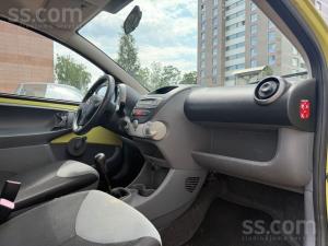 Yellow Citroen C1 2007 in Riga, with an engine capacity of 1.00 L and mileage of 0 thousand km for 1800 €, photo 6 on AUTOMOTO.COM.LV