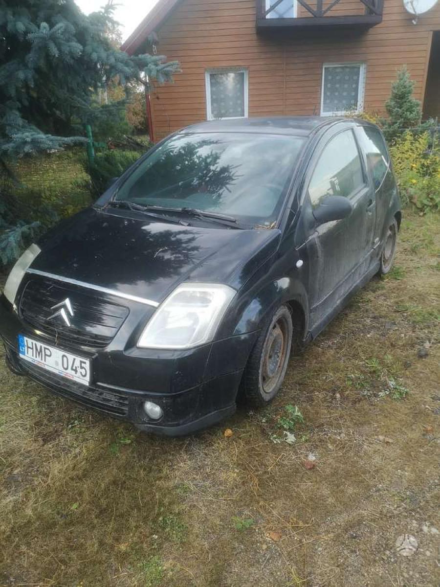 Black Citroen C2 2004 in Vilnius, with an engine capacity of 1.40 L and mileage of 299 thousand km for 480 €, photo 2 on AUTOMOTO.COM.LV