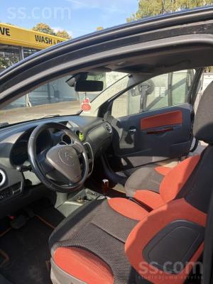 Melns Citroen C2 2005 Rīga, ar dzinēja tilpumu 1.60 L un nobraukumu 188 tūkst. km par 1800 €, foto 4 vietnē AUTOMOTO.COM.LV