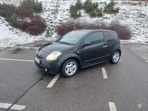 Melns Citroen C2 2006 Viļņa, ar dzinēja tilpumu 1.36 L un nobraukumu 163 tūkst. km par 700 €, foto  vietnē AUTOMOTO.COM.LV