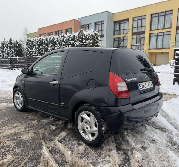 Black Citroen C2 2006 in Vilnius, with an engine capacity of 1.36 L and mileage of 163 thousand km for 1650 €, photo 3 on AUTOMOTO.COM.LV