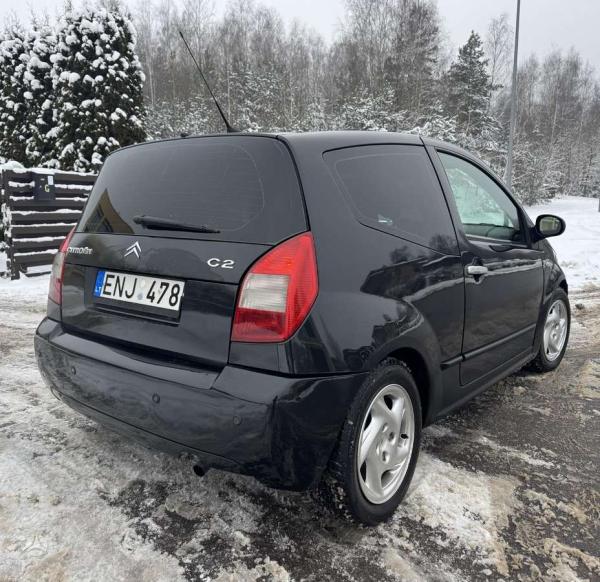 Black Citroen C2 2006 in Vilnius, with an engine capacity of 1.36 L and mileage of 163 thousand km for 1650 €, photo 8 on AUTOMOTO.COM.LV