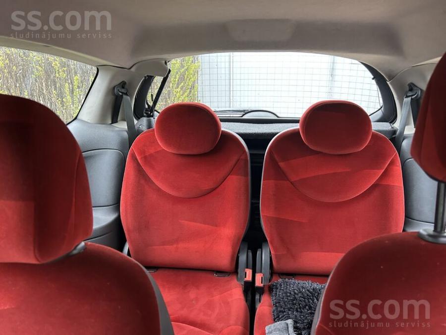 Black Citroen C2 2006 in Kraslava, with an engine capacity of 1.40 L and mileage of 271 thousand km for 1400 €, photo 9 on AUTOMOTO.COM.LV