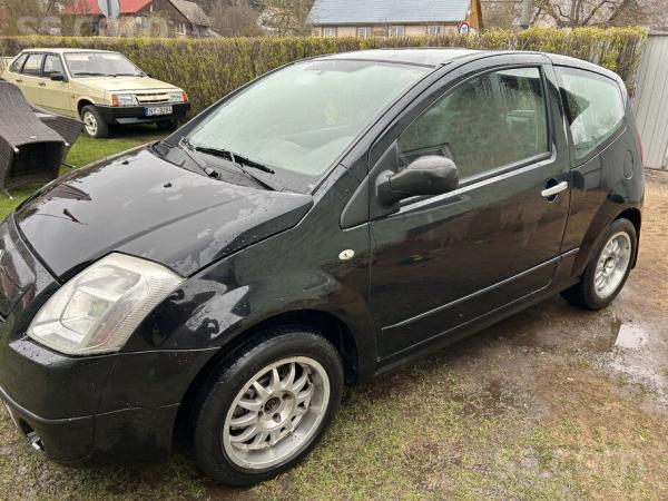 Black Citroen C2 2006 in Kraslava, with an engine capacity of 1.40 L and mileage of 271 thousand km for 1400 €, photo 1 on AUTOMOTO.COM.LV