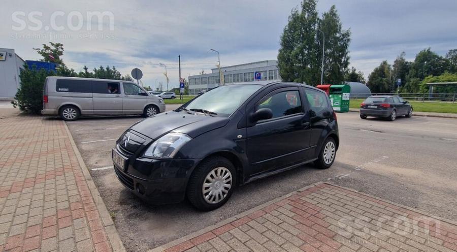 Black Citroen C2 2006 in Riga, with an engine capacity of 1.40 L and mileage of 263 thousand km for 500 €, photo 1 on AUTOMOTO.COM.LV