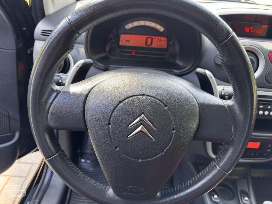 Black Citroen C2 2007 in Kaunas, with an engine capacity of 1.40 L and mileage of 209 thousand km for 1450 €, photo 11 on AUTOMOTO.COM.LV
