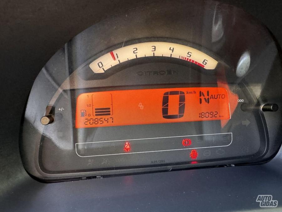 Black Citroen C2 2007 in Kaunas, with an engine capacity of 1.40 L and mileage of 209 thousand km for 1450 €, photo 14 on AUTOMOTO.COM.LV