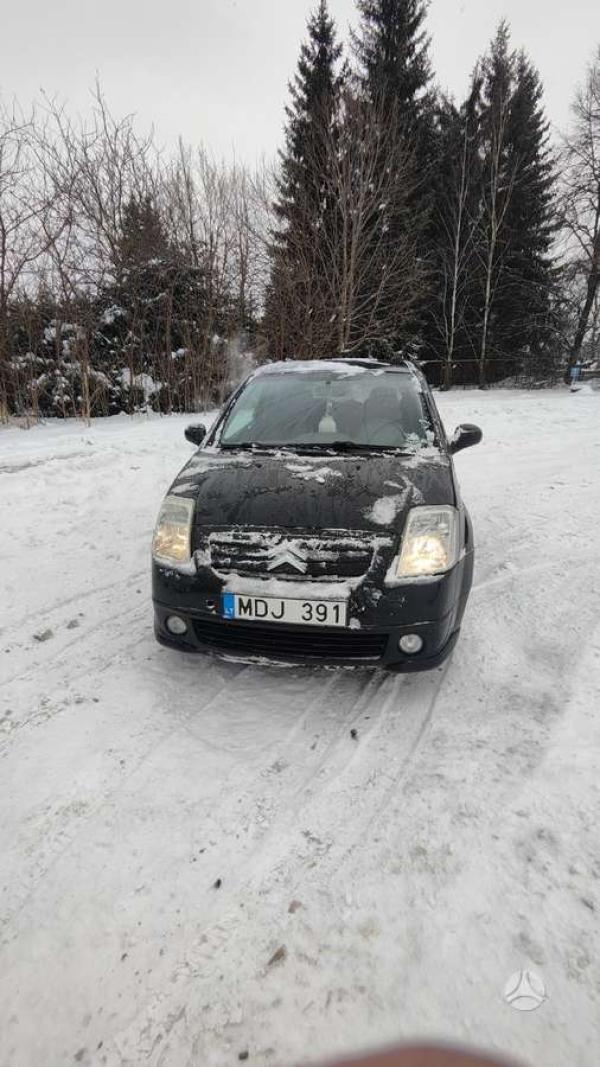 Black Citroen C2 2008 in Sirvintos, with an engine capacity of 1.40 L and mileage of 3140 thousand km for 990 €, photo 2 on AUTOMOTO.COM.LV