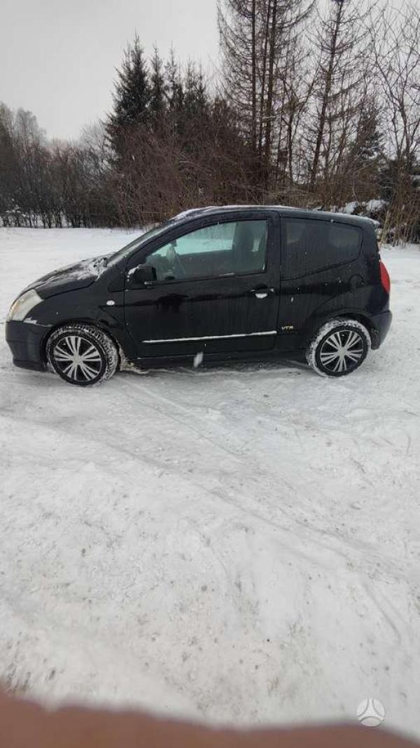 Black Citroen C2 2008 in Sirvintos, with an engine capacity of 1.40 L and mileage of 3140 thousand km for 990 €, photo 4 on AUTOMOTO.COM.LV