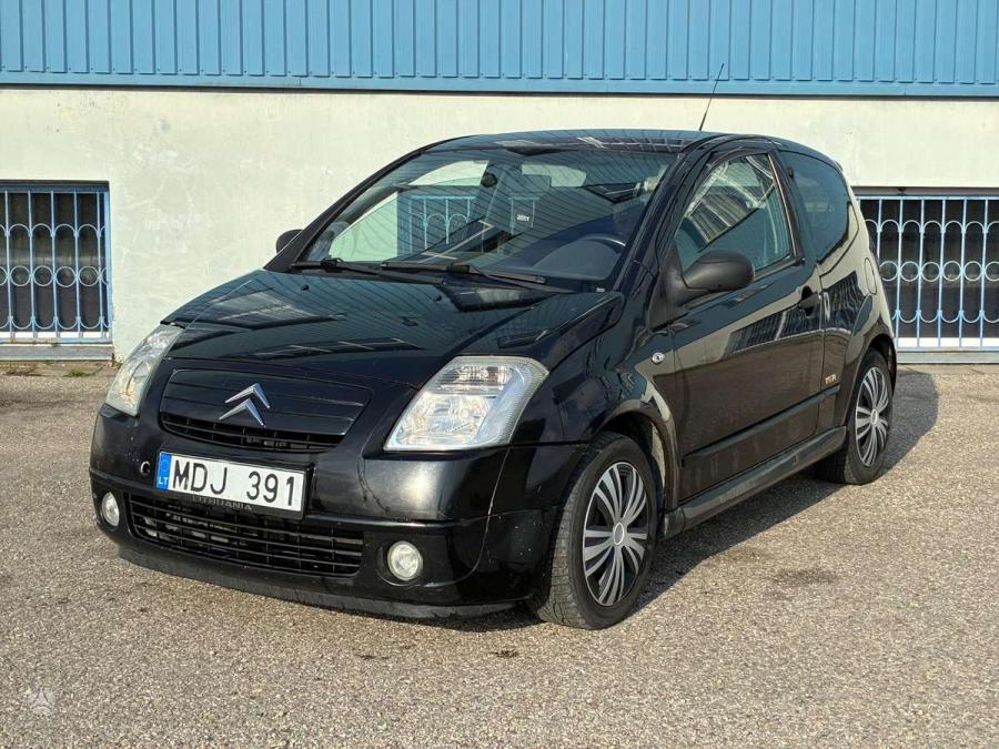 Black Citroen C2 2008 in Zarasai, with an engine capacity of 1.40 L and mileage of 323 thousand km for 700 €, photo 1 on AUTOMOTO.COM.LV