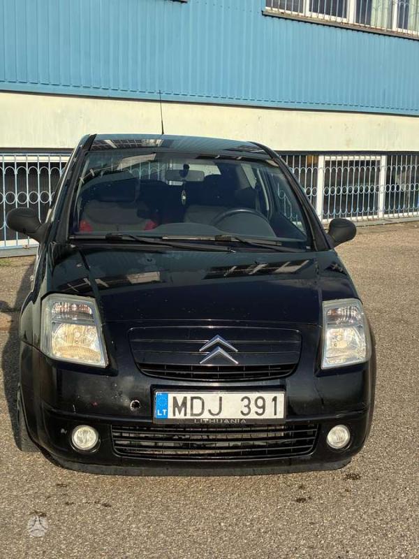 Black Citroen C2 2008 in Zarasai, with an engine capacity of 1.40 L and mileage of 323 thousand km for 700 €, photo 2 on AUTOMOTO.COM.LV
