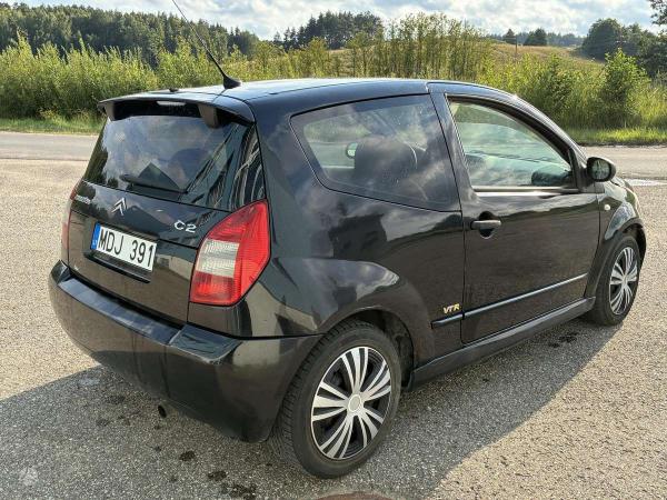 Black Citroen C2 2008 in Zarasai, with an engine capacity of 1.40 L and mileage of 323 thousand km for 700 €, photo 4 on AUTOMOTO.COM.LV