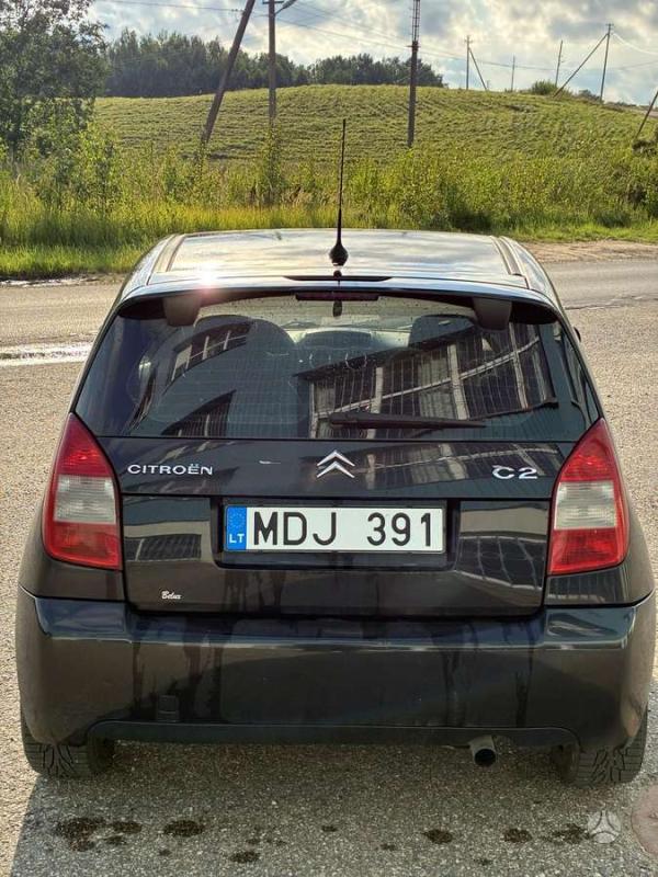 Black Citroen C2 2008 in Zarasai, with an engine capacity of 1.40 L and mileage of 323 thousand km for 700 €, photo 5 on AUTOMOTO.COM.LV